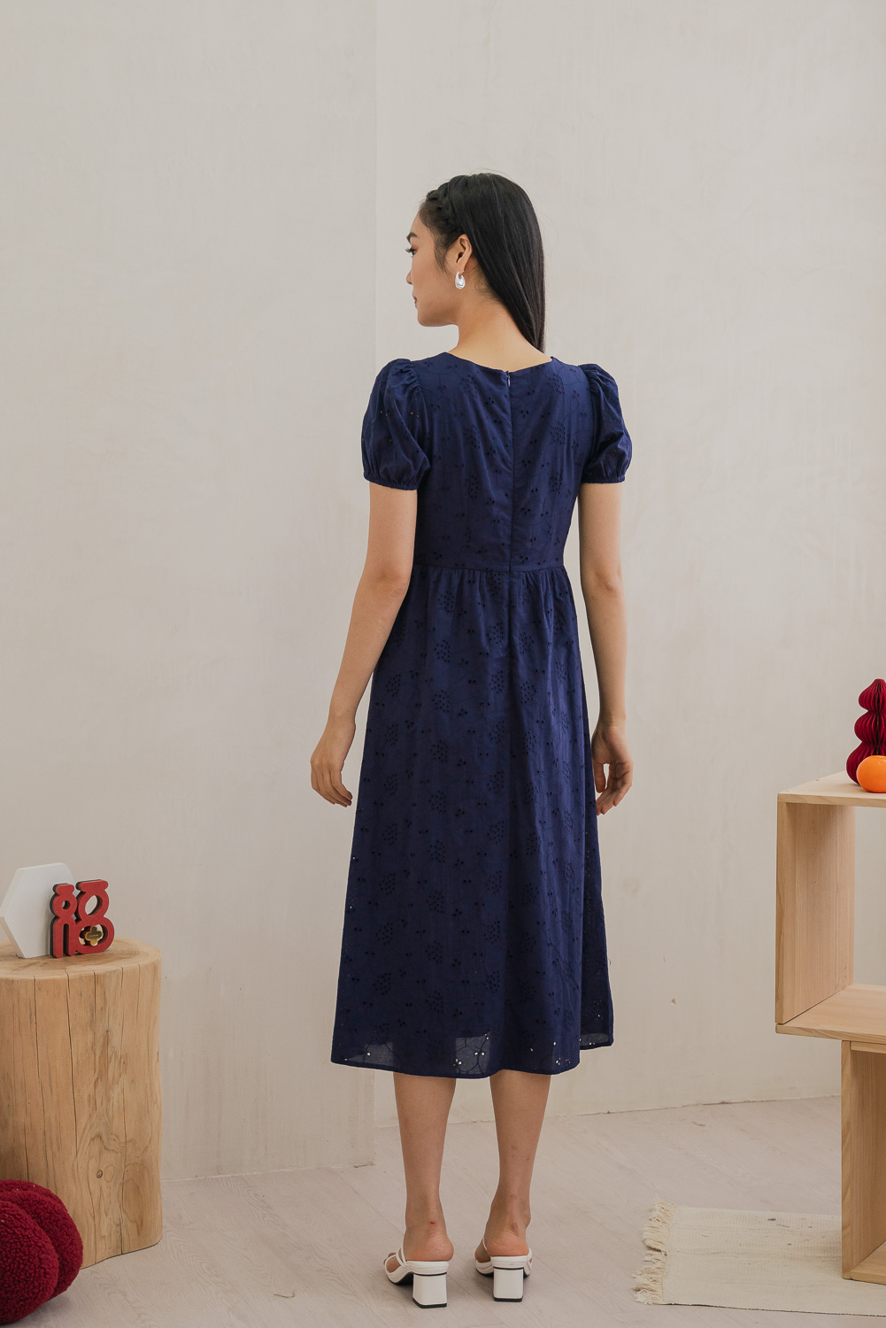 Eberta Eyelet Sweetheart Midi Dress In Navy