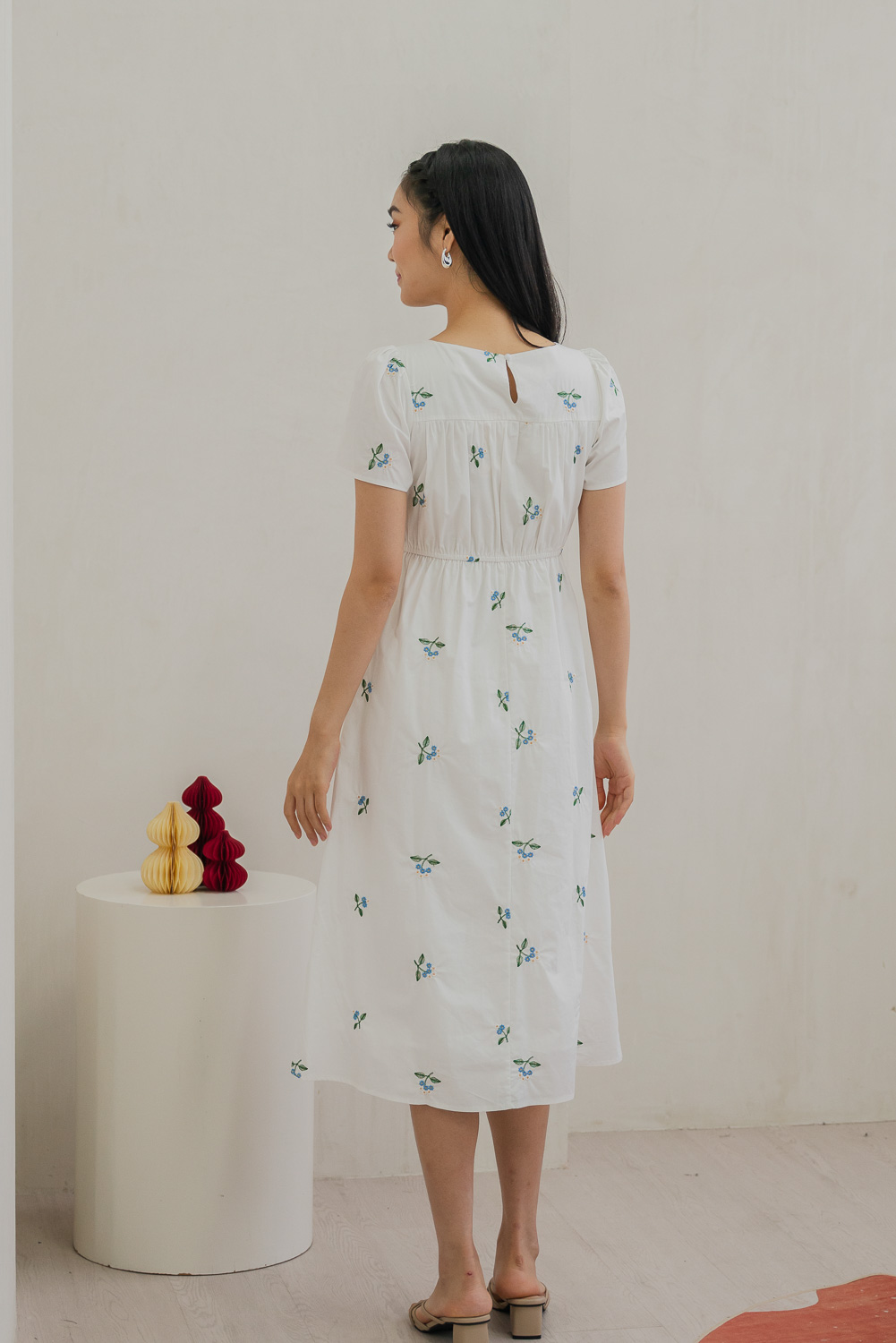 Friya Floral Embroidery Midi Dress In White